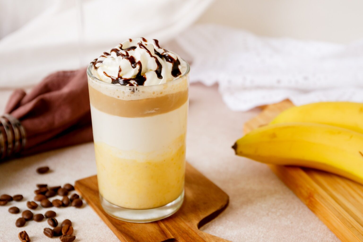 Starbucks Copycat Banana Split Frappuccino is the Frosty Drink You Need ...