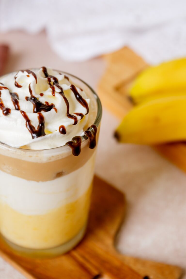 Starbucks Copycat Banana Split Frappuccino is the Frosty Drink You Need ...